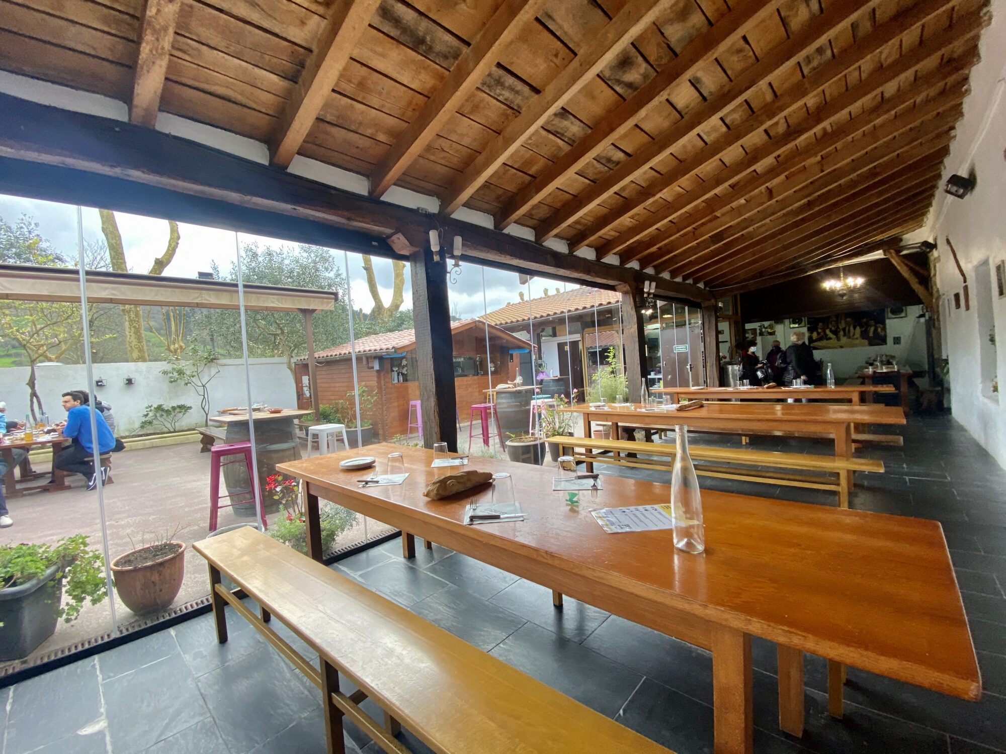 PASEO POR ZUBIETA, COMIDA EN SIDRERÍA IRUIN